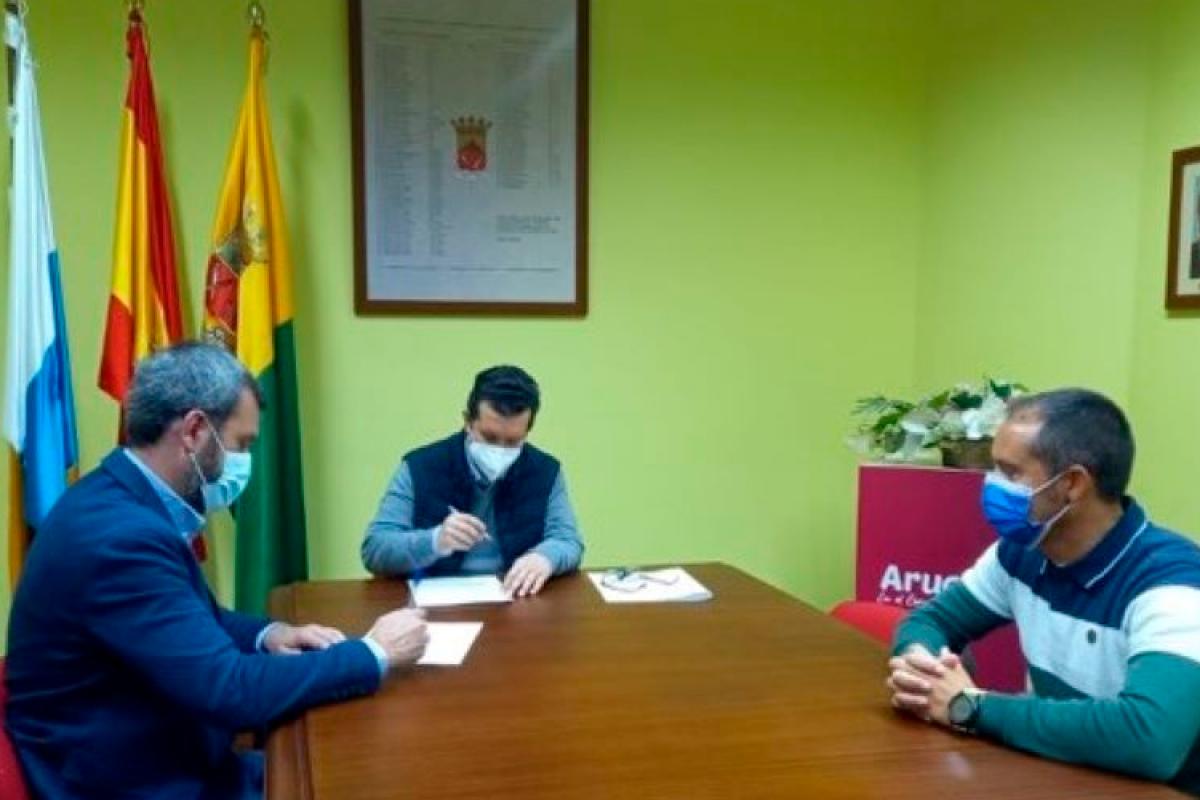 El Ayto de Arucas y el Colegio de Veterinario de Las Palmas firman un convenio para el uso de ...