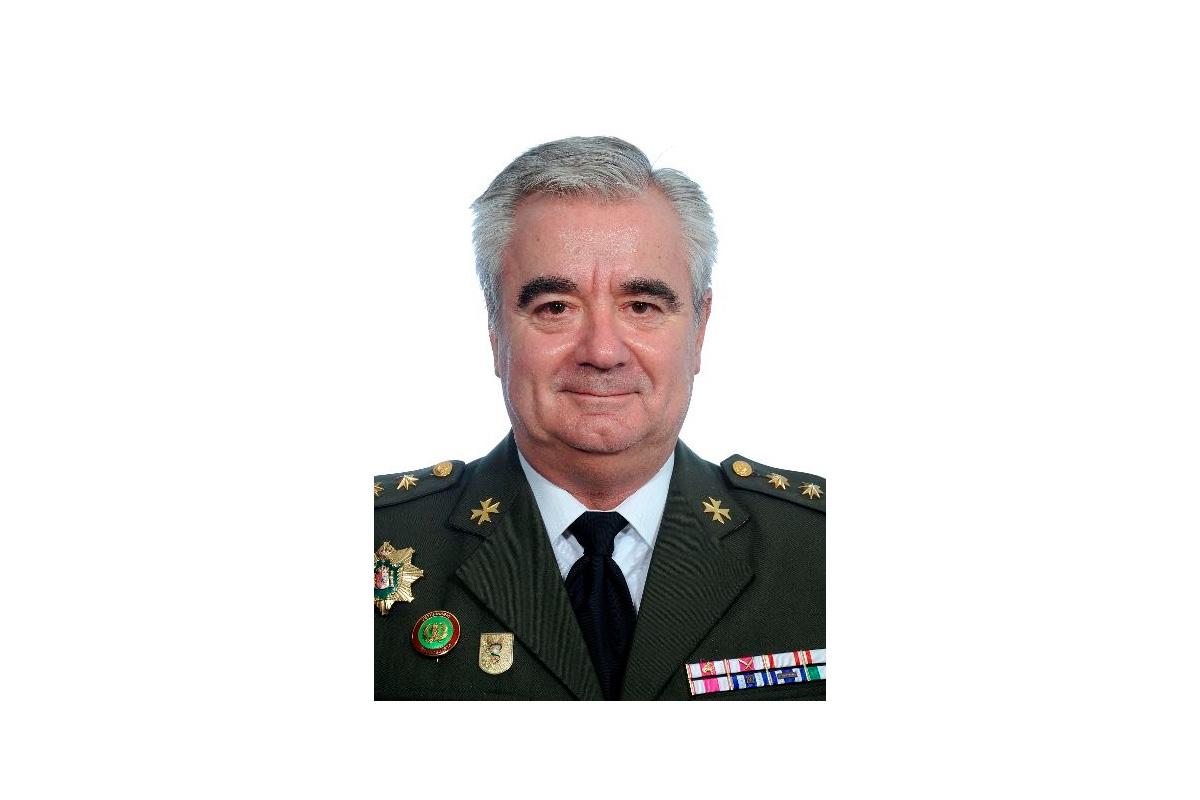 Premio a la trayectoria profesional para el Coronel Manuel Requena ...